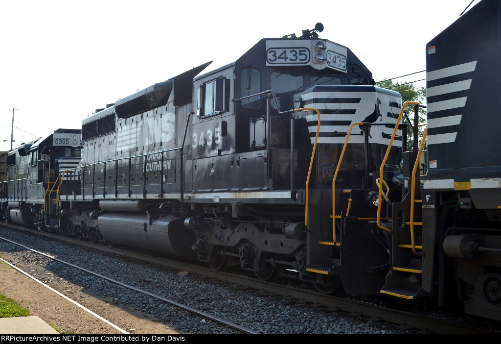 NS SD40-2 3439 third out on H68